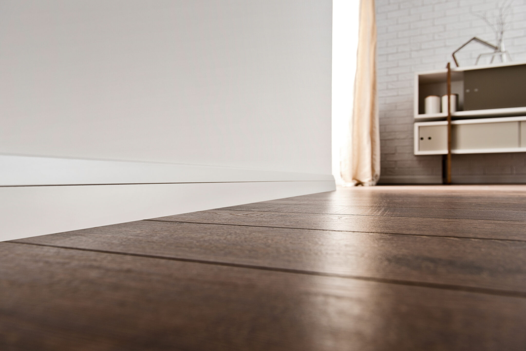 Estilo MDF 75mm E201 Skirting Trunking Wht 2.4m | Dynotile